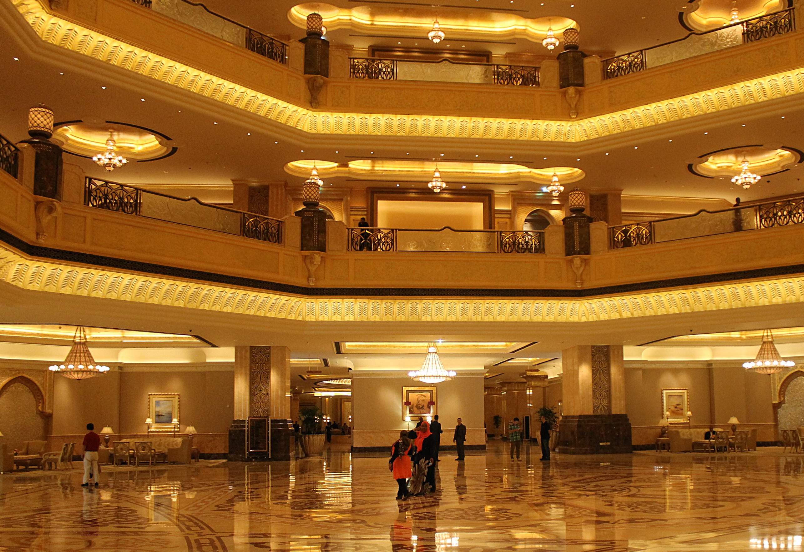 A visit to Emirates palace and Corniche (Middle East Part 2) – A ...